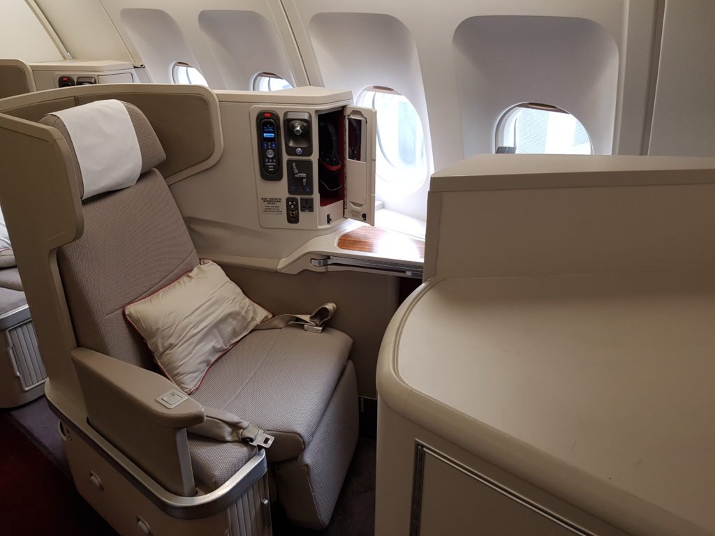 Indulgent Cathay Dragon First Class To Shanghai - Wander Up Front