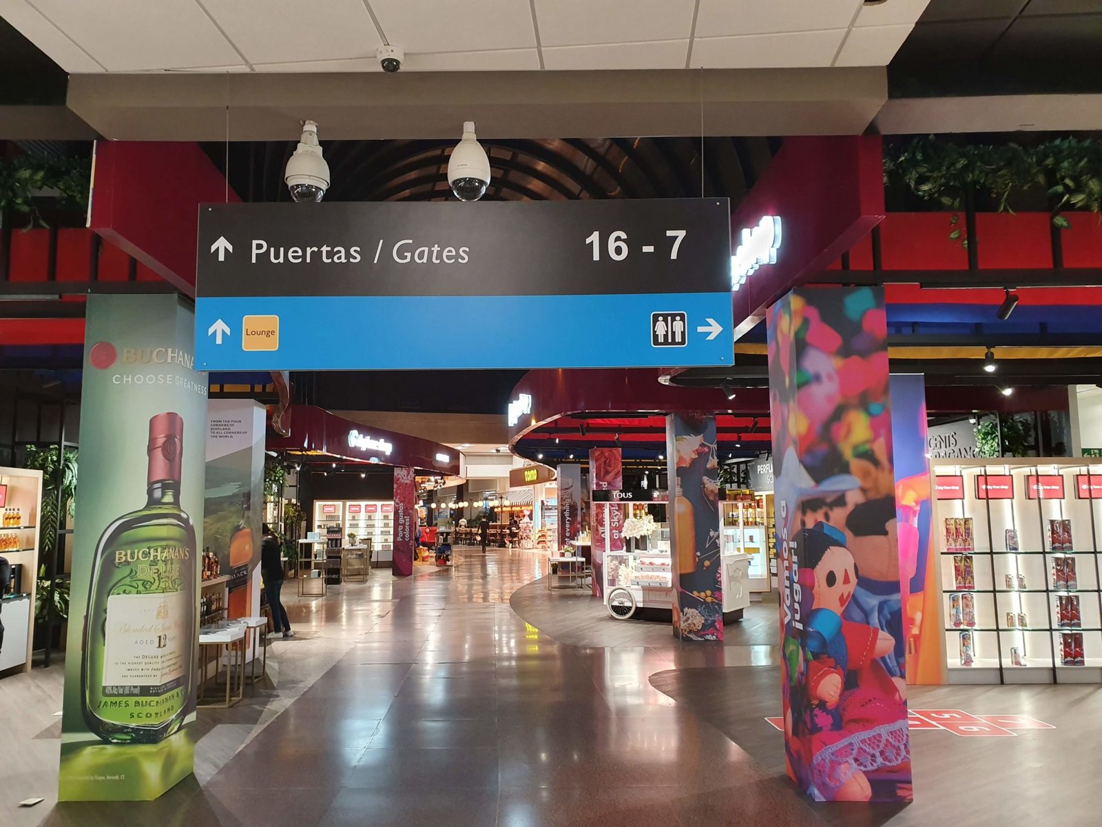 The Lounge Medellin In Pictures - Wander Up Front