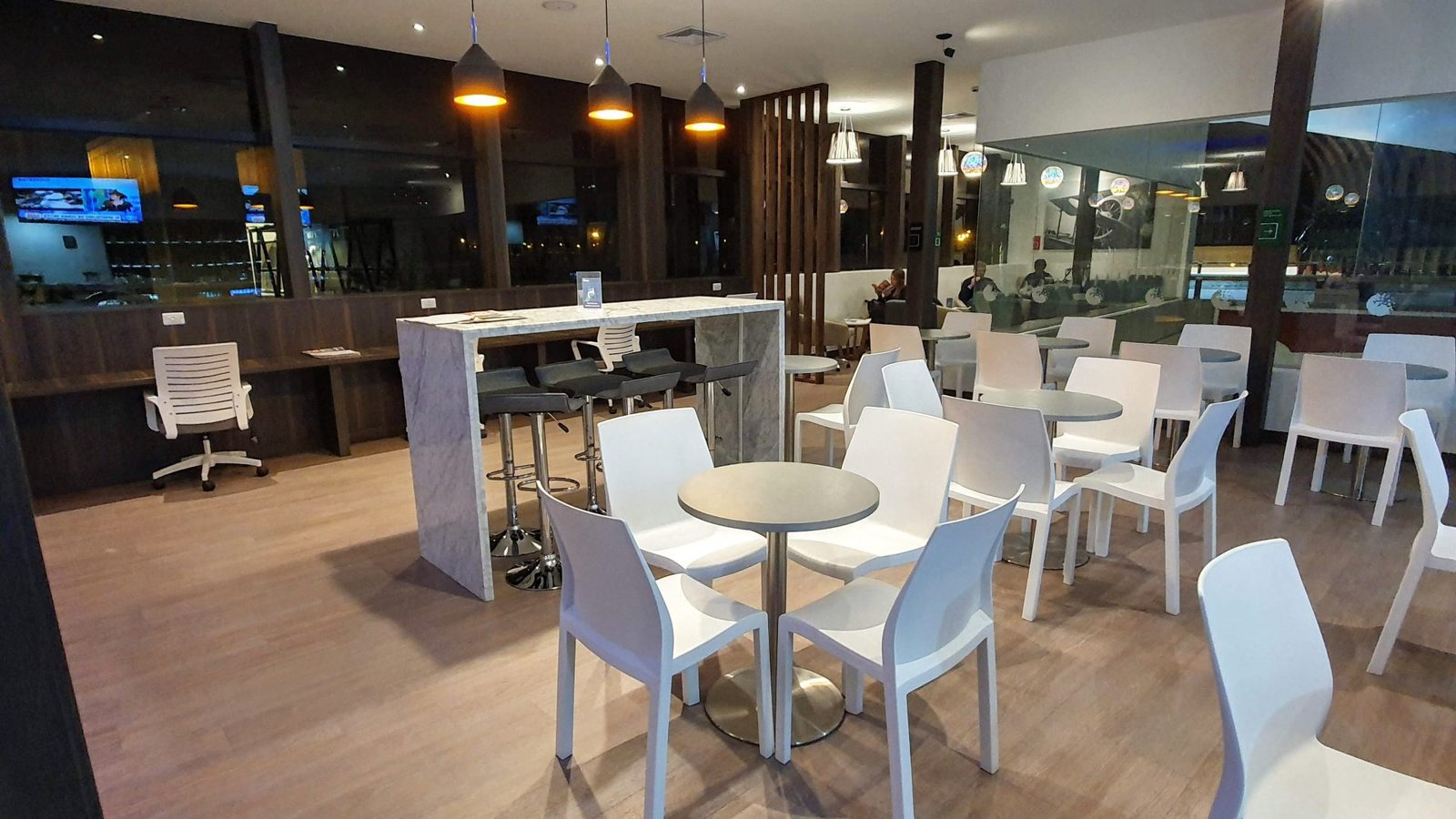 The Lounge Medellin In Pictures - Wander Up Front