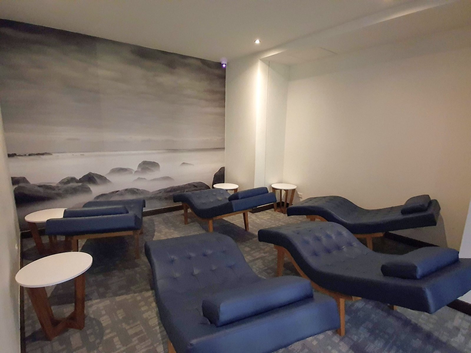 The Lounge Medellin In Pictures - Wander Up Front