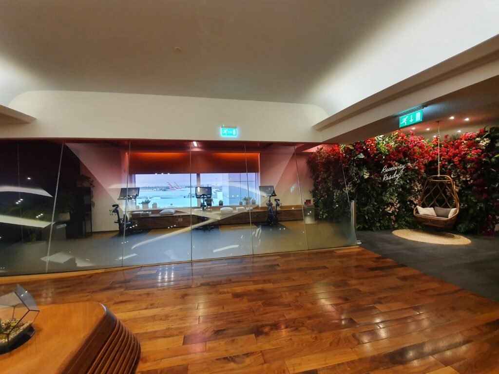 Fabulous: Virgin Clubhouse Heathrow - Wander Up Front