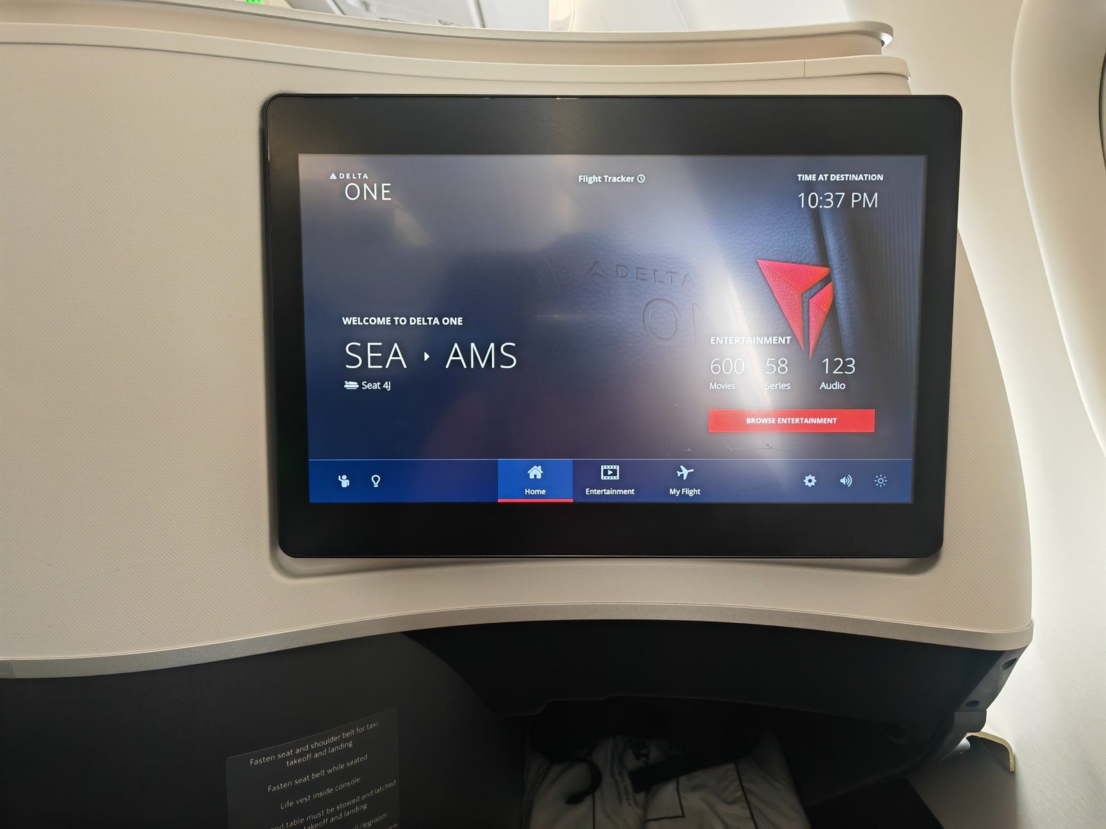 Lost In Seattle: Delta One Suites A330Neo - Wander Up Front