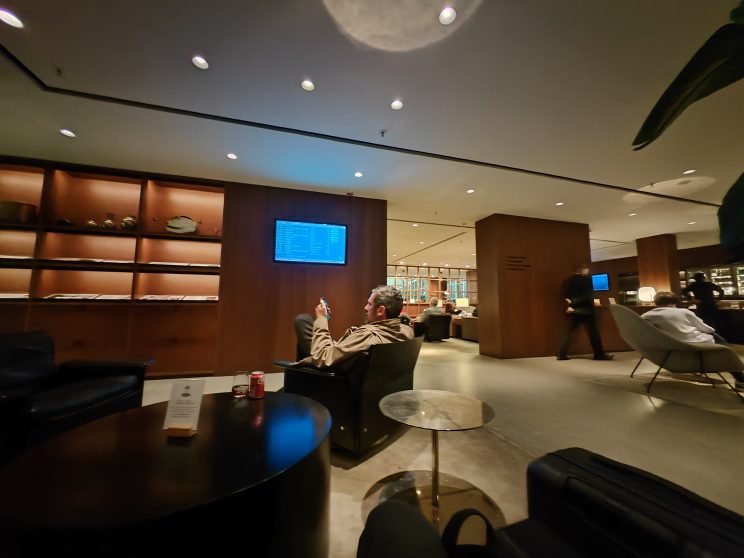 Solid Offering: Cathay Pacific The Deck Lounge - Wander Up Front