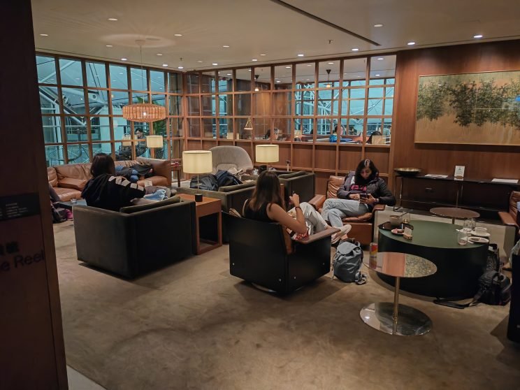 Solid Offering: Cathay Pacific The Deck Lounge - Wander Up Front