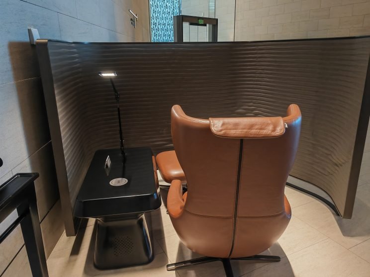 Al Safwa First Class By Qatar, Serene Lounge Meets Art Gallery - Wander ...