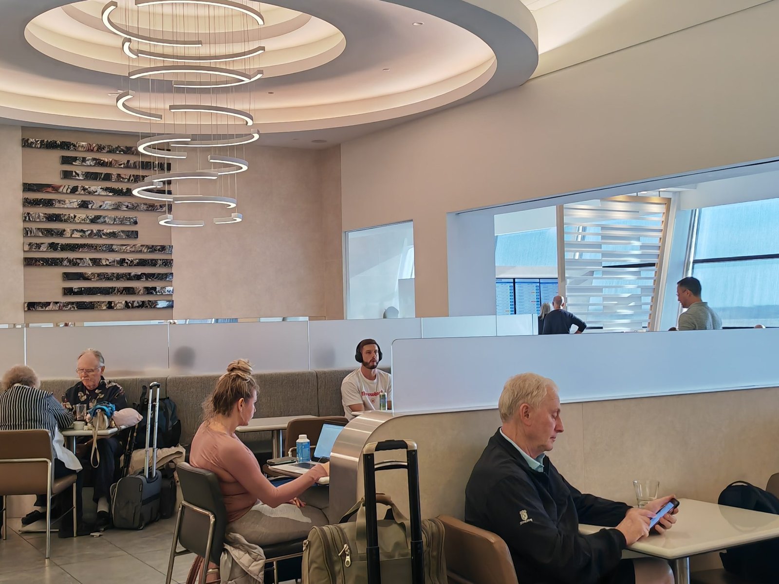 A Fine Balancing Act: American Flagship Lounge DFW Review - Wander Up Front