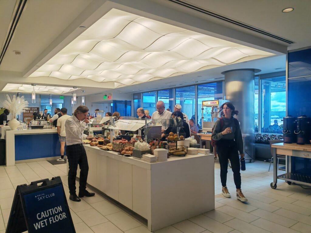 The Lounge Fest Experience: Delta Sky Club Atlanta Concourse F - Wander Up Front
