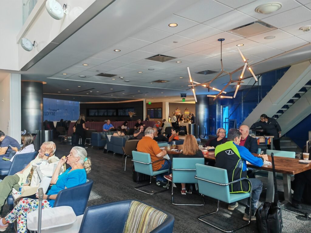 The Lounge Fest Experience: Delta Sky Club Atlanta Concourse F - Wander ...