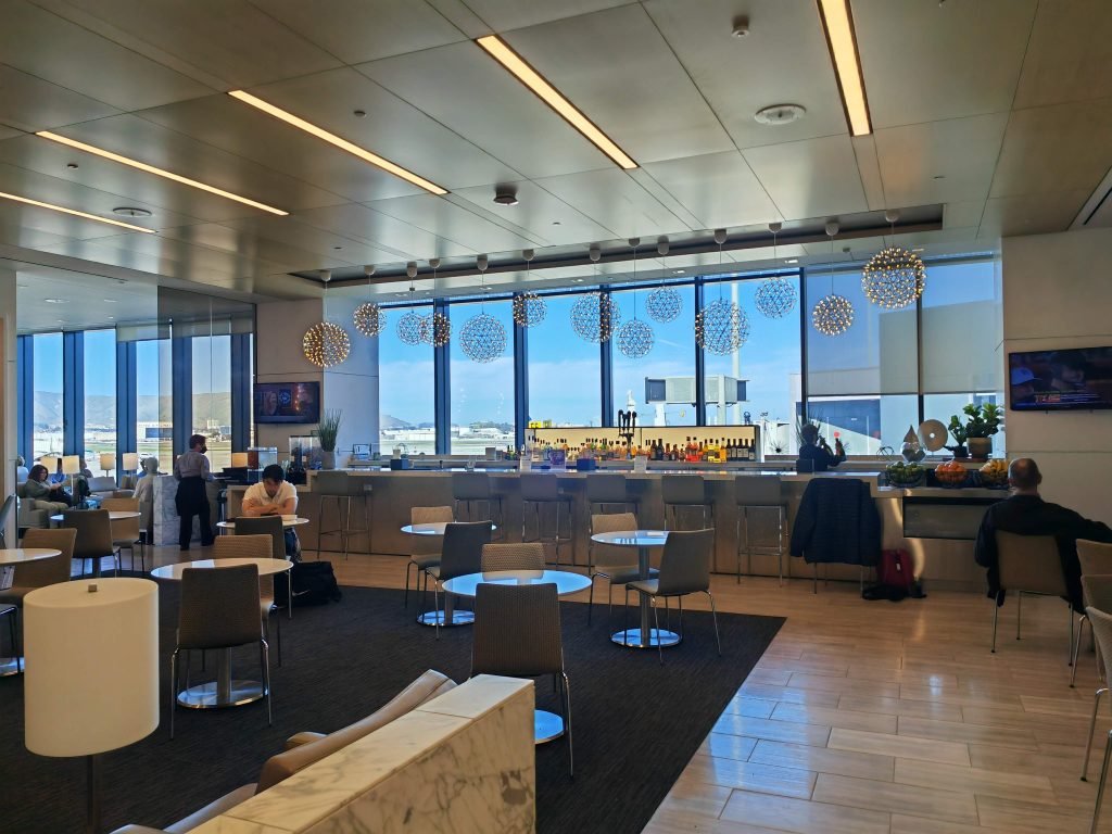 Compact: United Club SFO Review - Wander Up Front