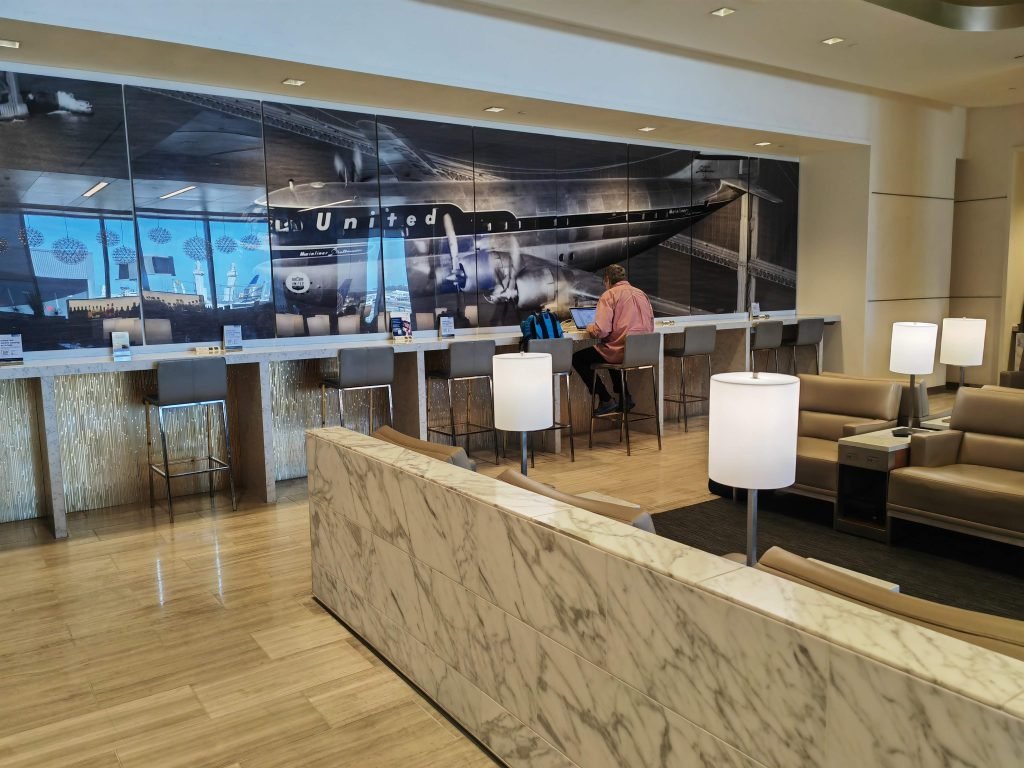 Compact: United Club SFO Review - Wander Up Front