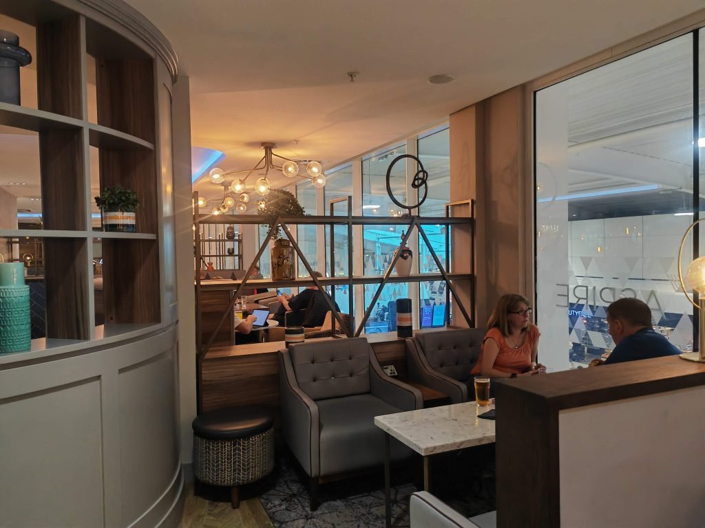 Aspire Lounge Luton Airport Best One Yet! - Wander Up Front