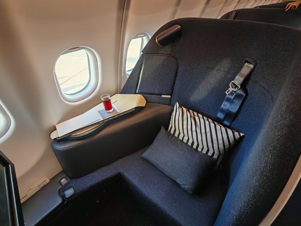 Impressions Of The Swanky New Finnair AirLounge - Wander Up Front