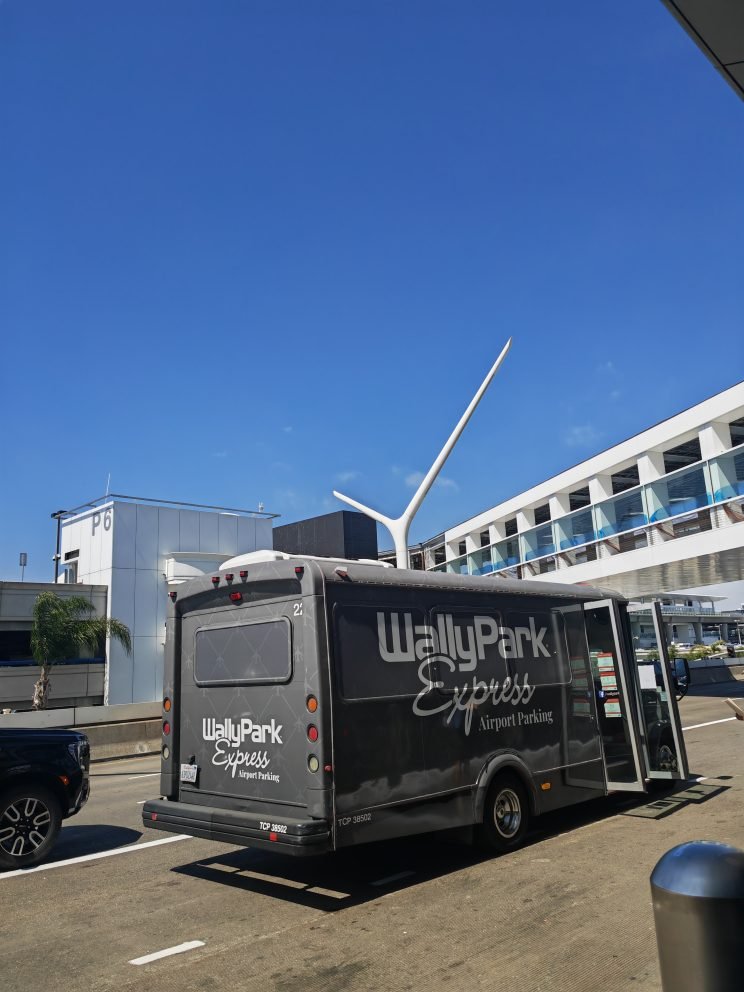 Perfect For Plane Spotting: Sheraton Gateway LAX - Wander Up Front