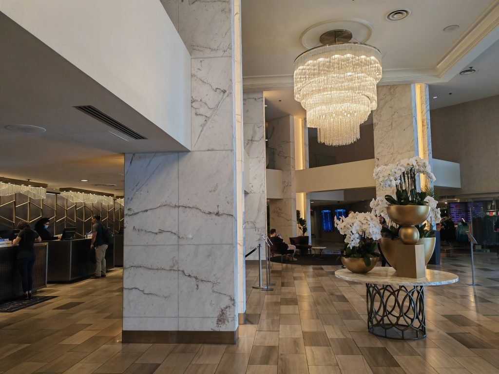 Perfect For Plane Spotting: Sheraton Gateway LAX - Wander Up Front