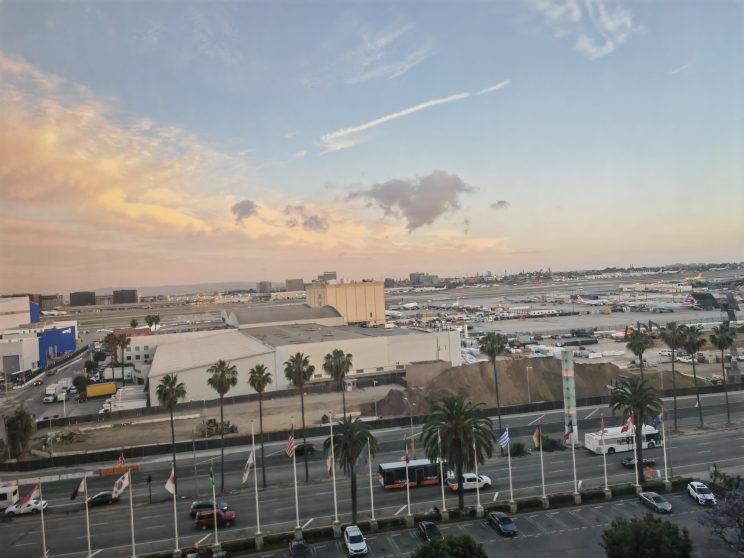 Perfect For Plane Spotting: Sheraton Gateway LAX - Wander Up Front