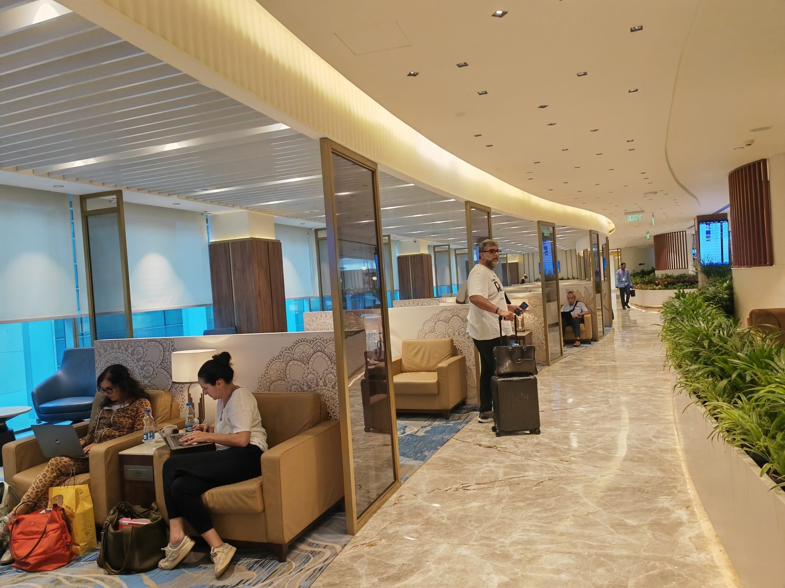 Encalm Privé Lounge New Delhi - Wander Up Front